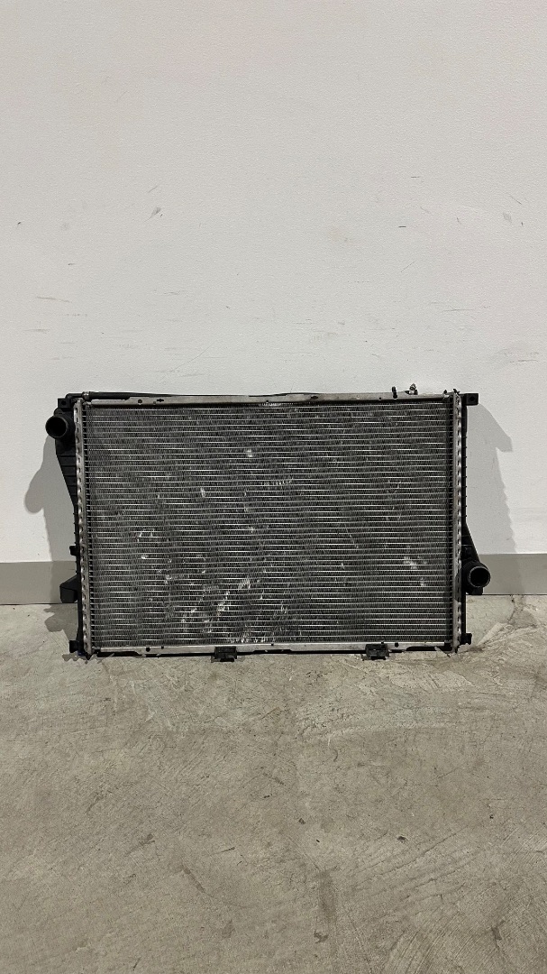 E39 Coolant Radiator (6 Cylinder)