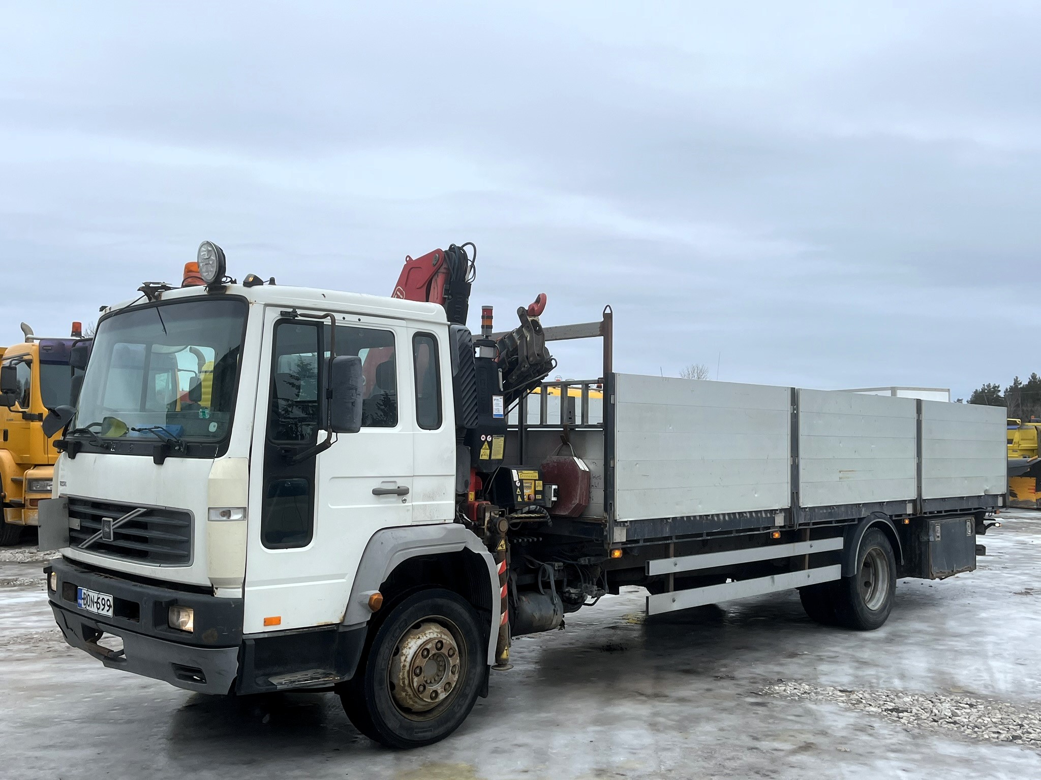 VOLVO FL6 + Fassi F80 crane - Bronline